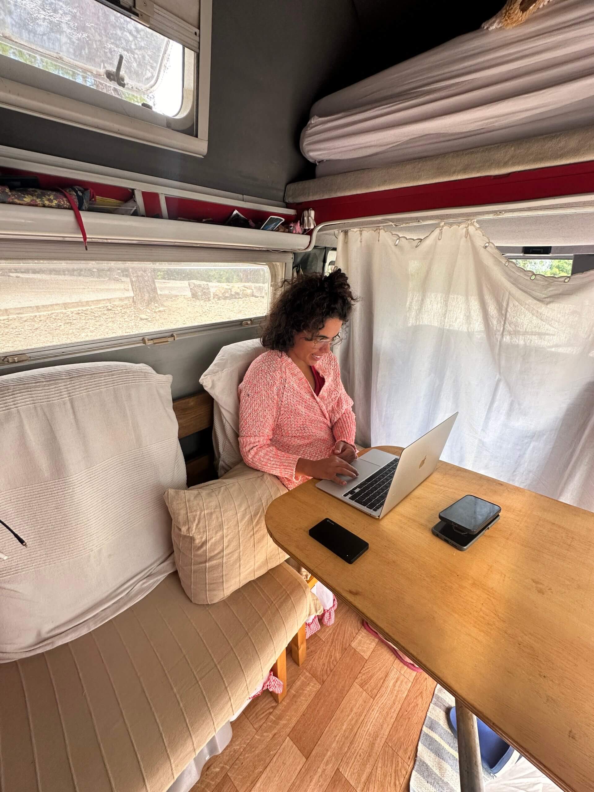 Everything You Need to Know About Caravan WiFi Routers | ConnectPls